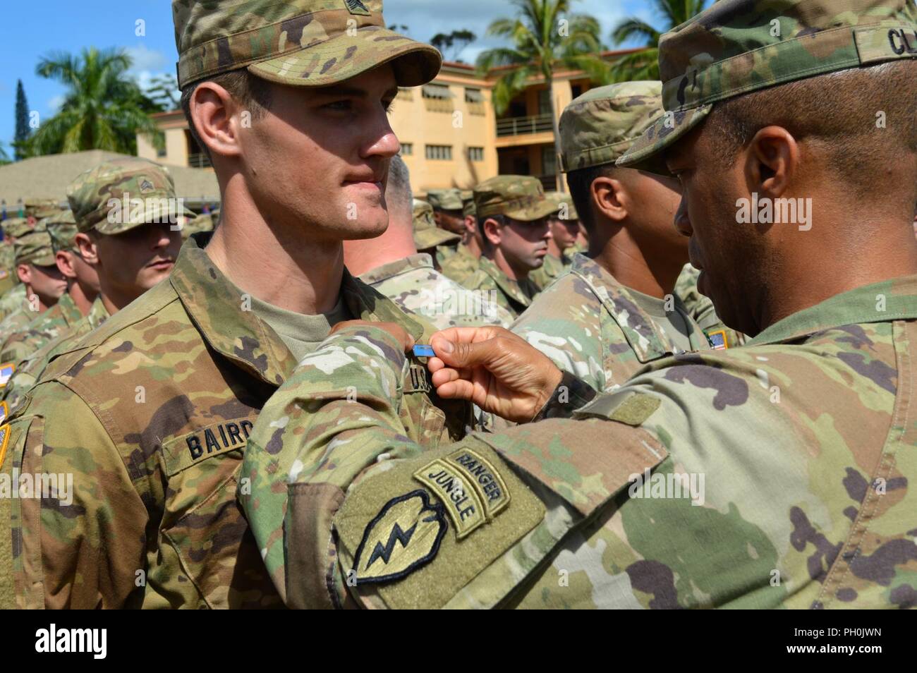 Maj. Gen. Ronald P. Clark, commander, 25th Infantry Division, pins on ...