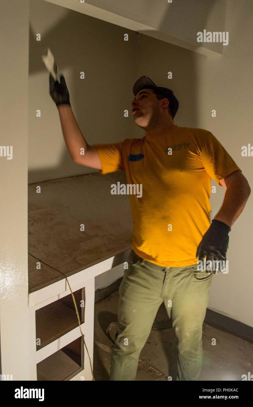 CHATTANOOGA, Tenn. (June 16, 2018) Fire Control Technician 2nd Class ...