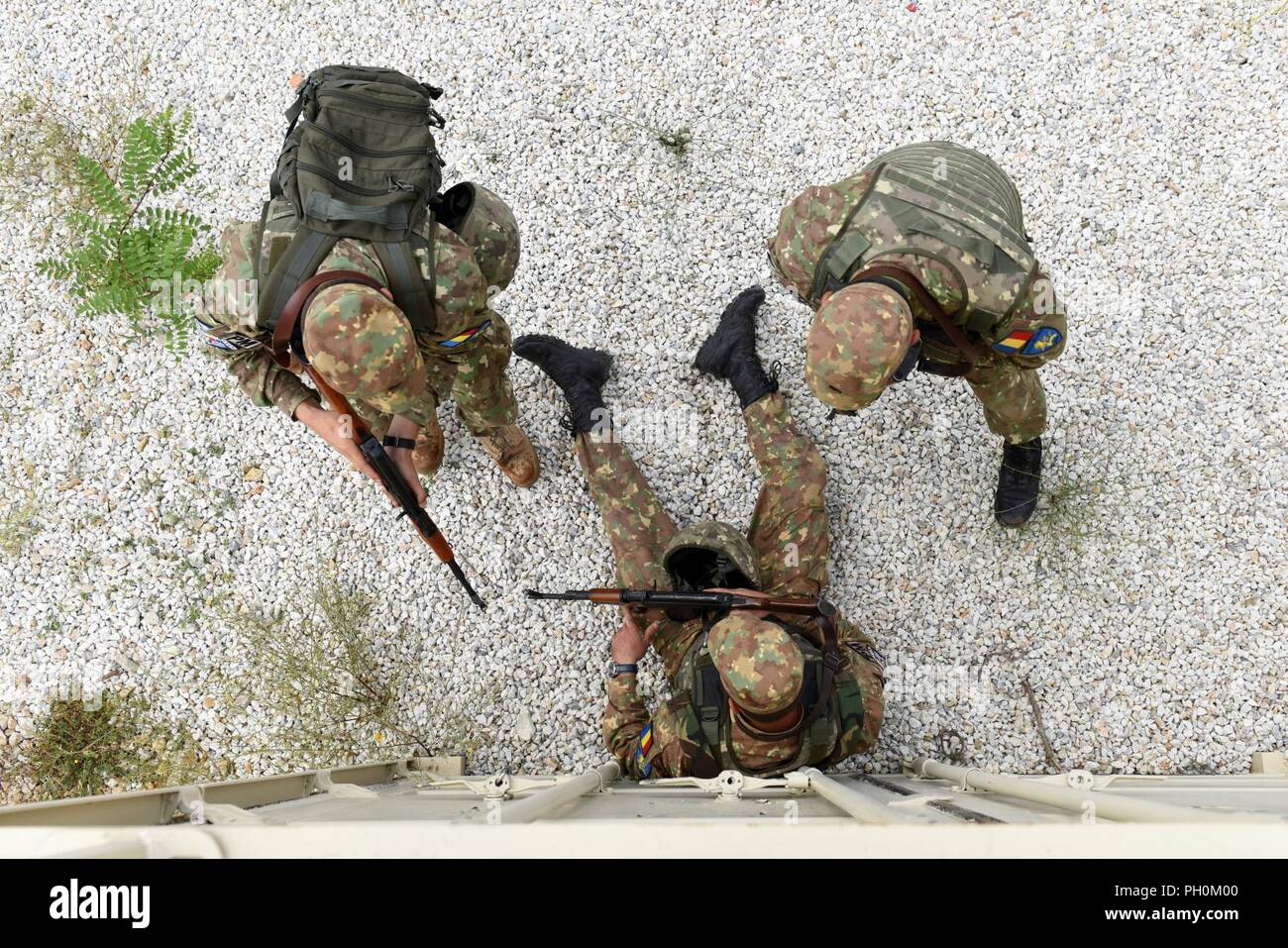 Soldiers from the Romanian Armed Forces practice rescuing an injured ...