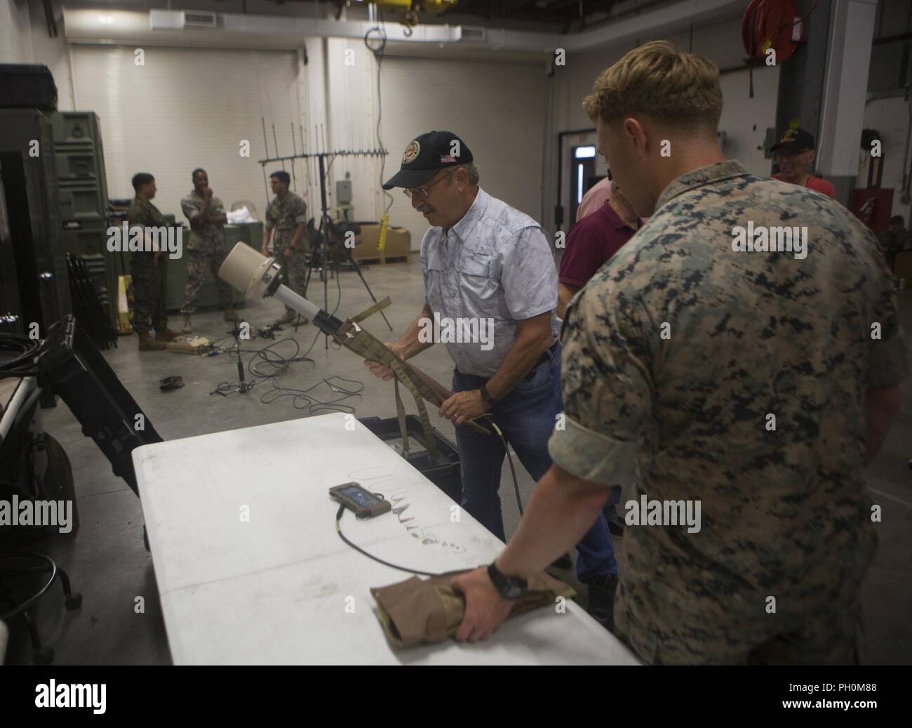 Direction finding radio hi-res stock photography and images - Alamy