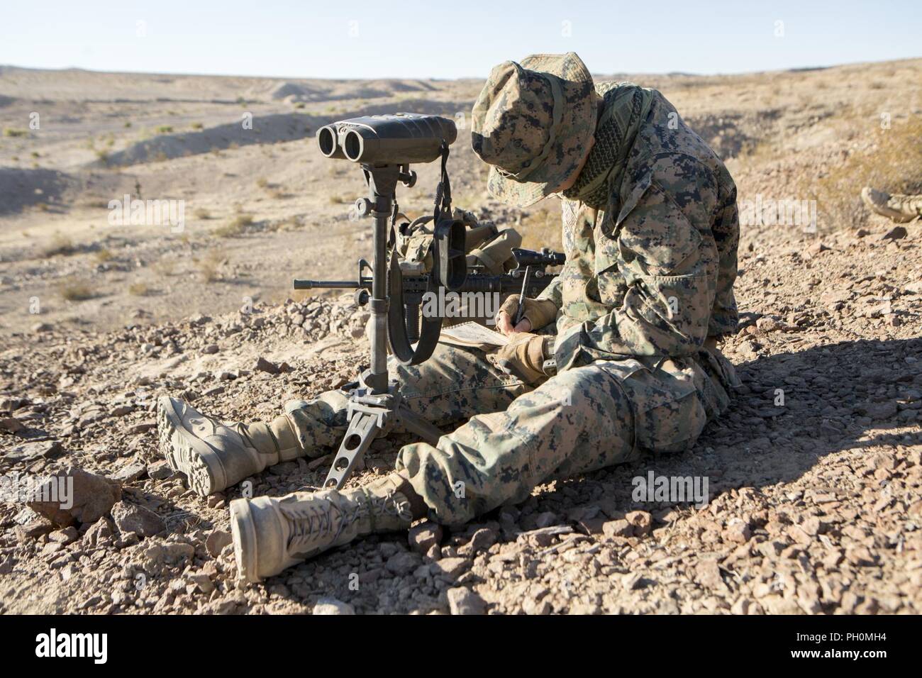 Scout observer hi-res stock photography and images - Alamy