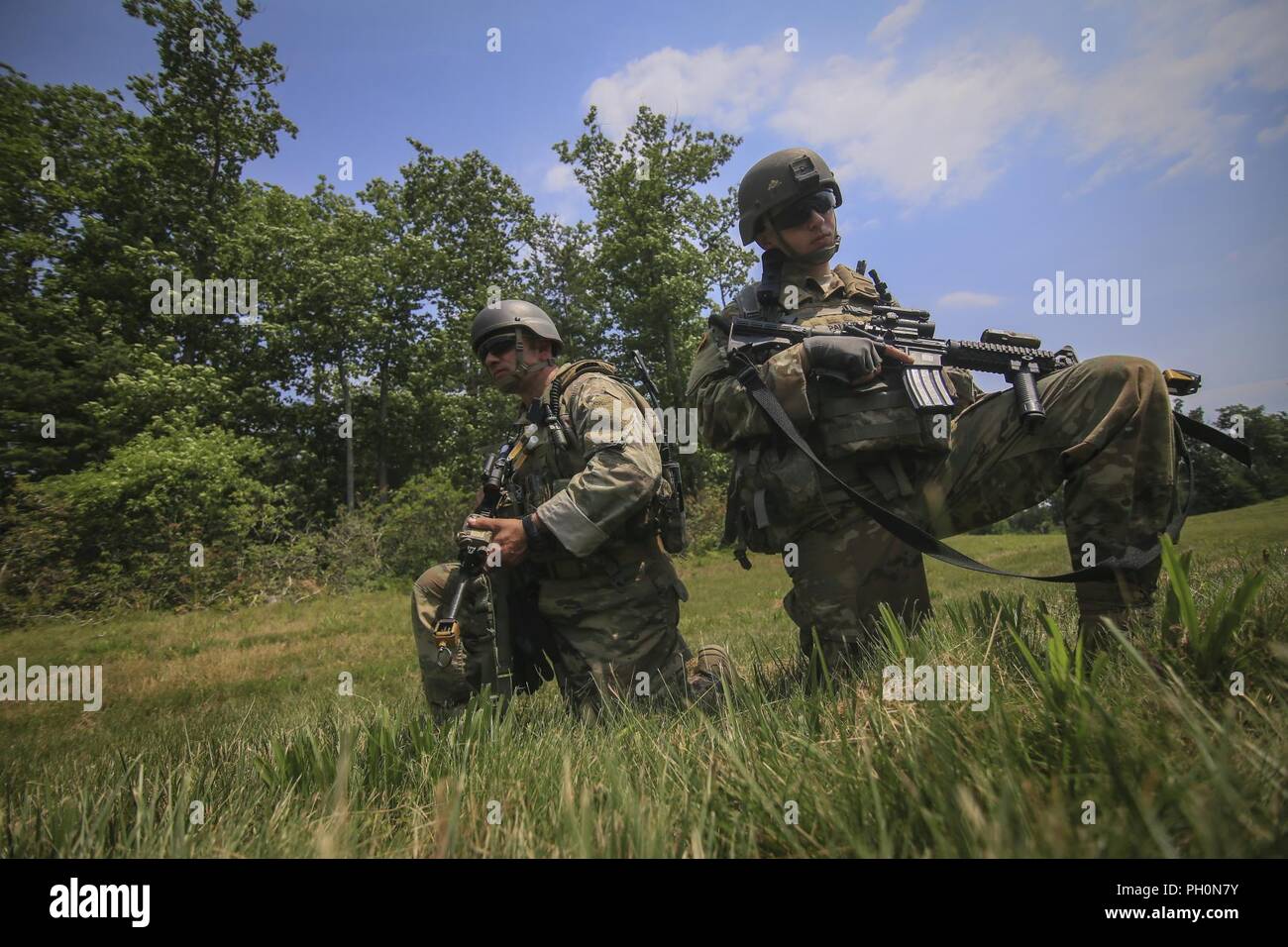 U.S. Army National Guard Soldiers from New Jersey's C Troop, 1st ...