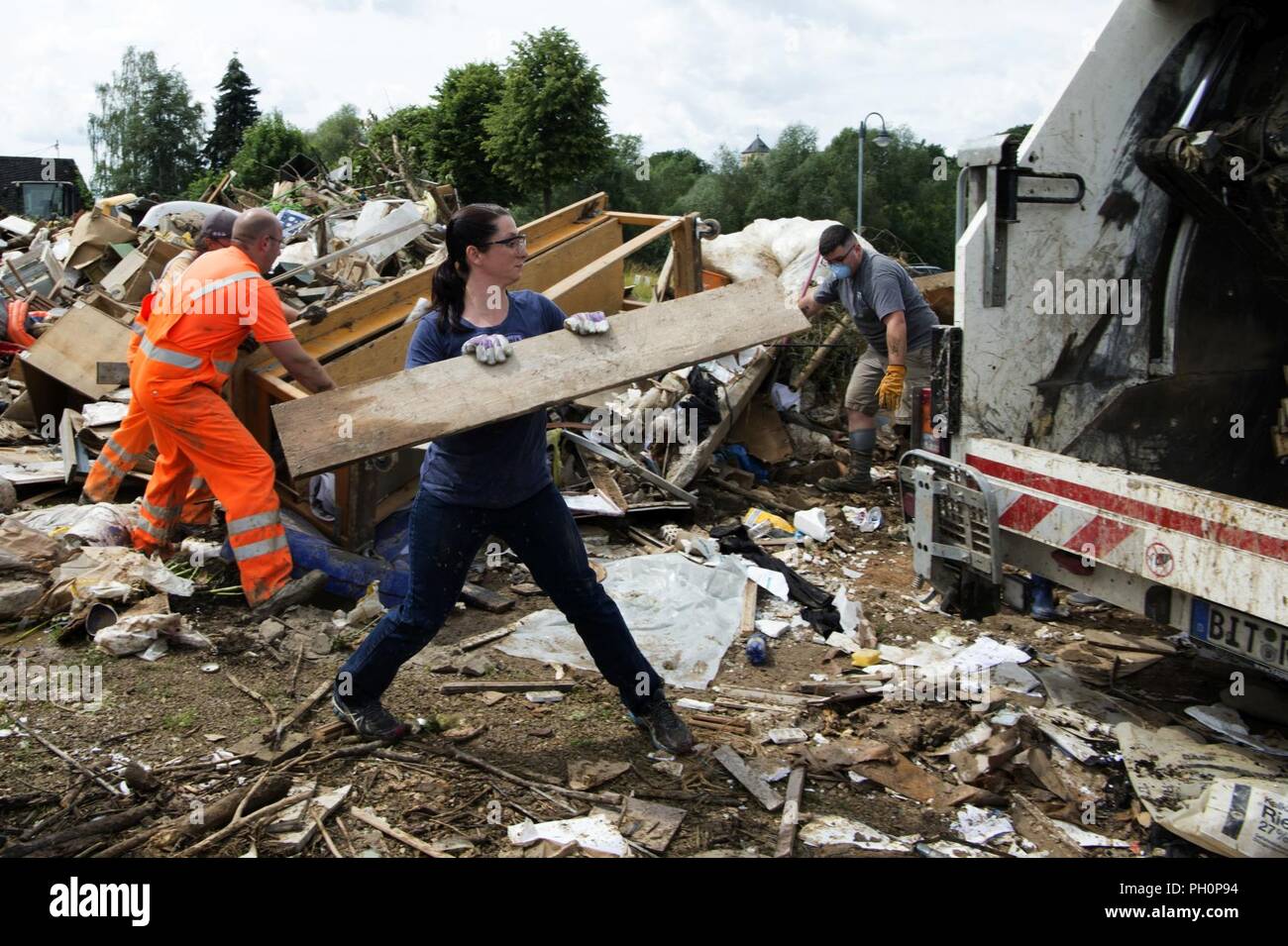 U.S. Air Force Master Sgt. Amanda Currier, 52nd Fighter Wing public ...