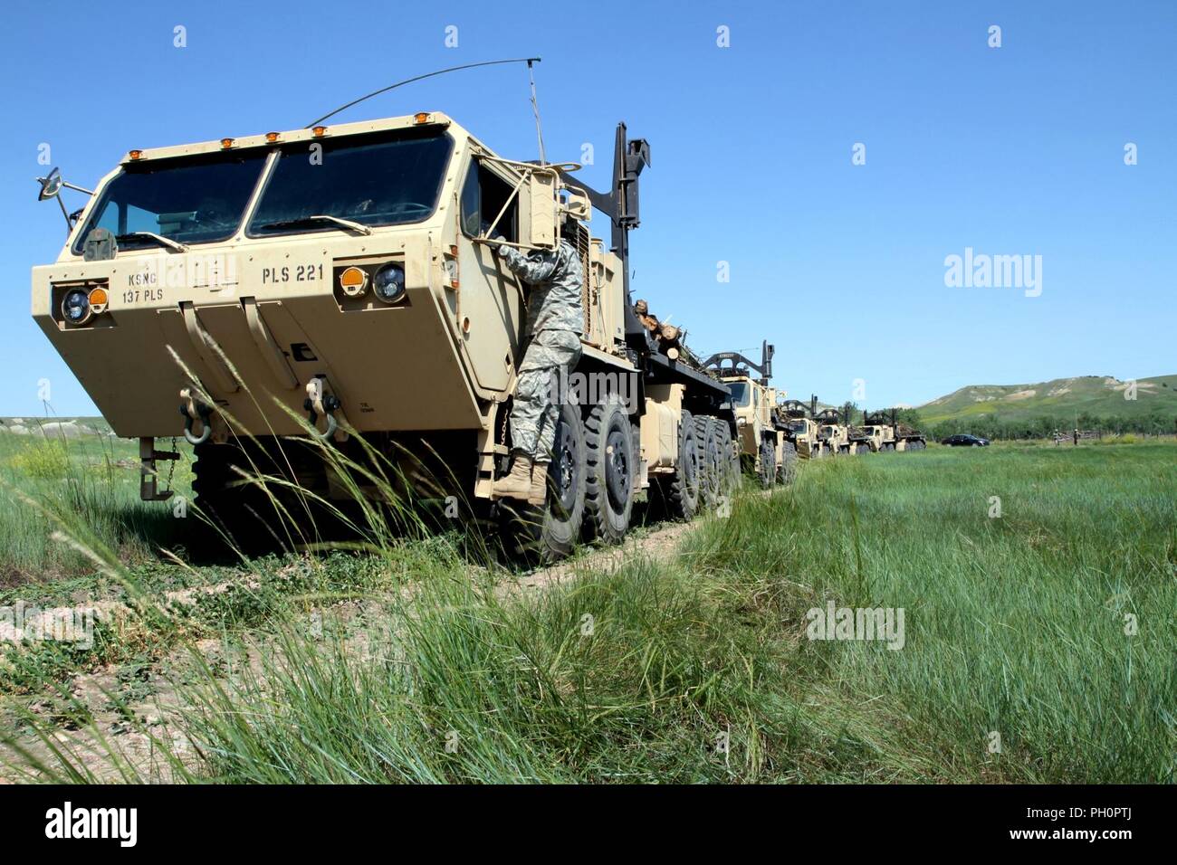 Soldiers from the 137th Transportation Company, Kansas Army National ...