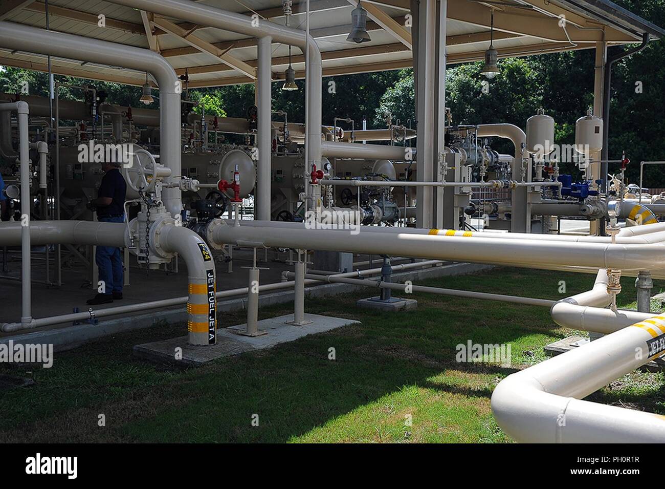 Fuel hydrant system hi-res stock photography and images - Alamy