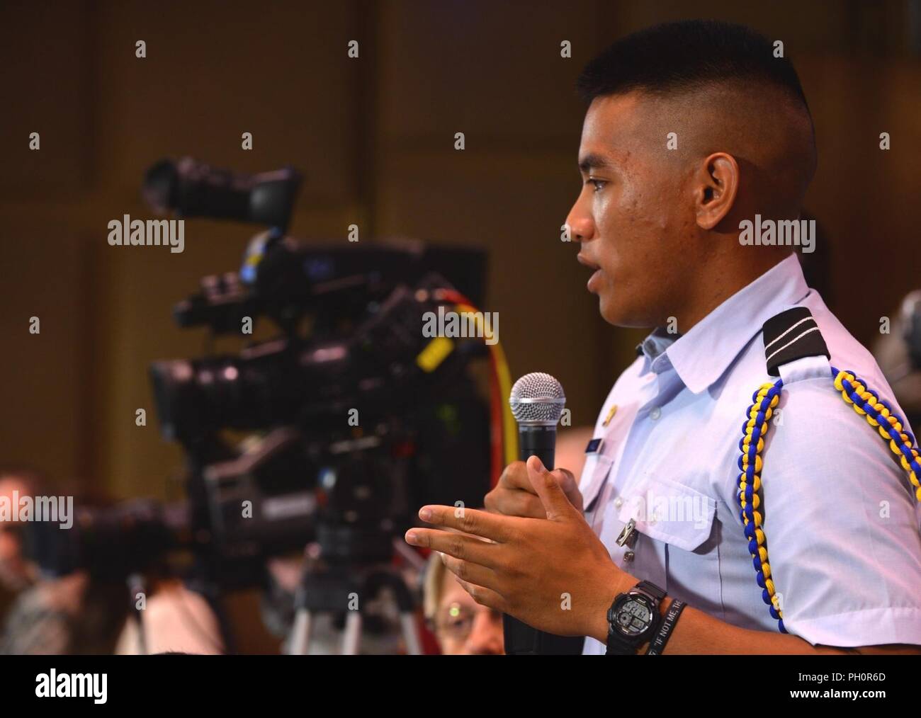 Air Force Reserve Officer Training Corps cadets pose questions for Col ...