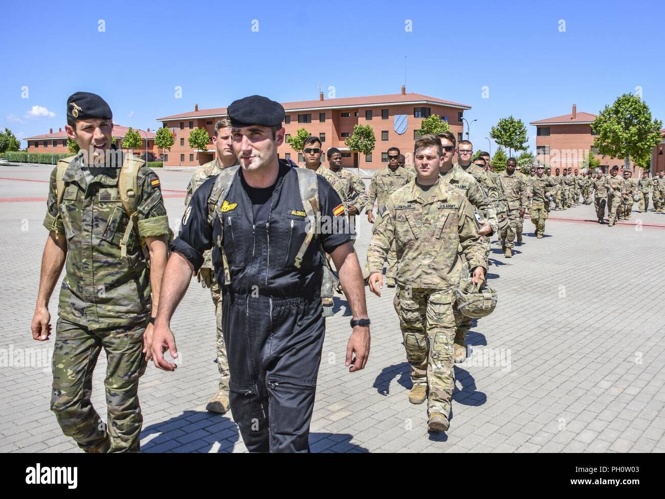 Spanish Jumpmasters lead a group of American Paratroopers to a training ...
