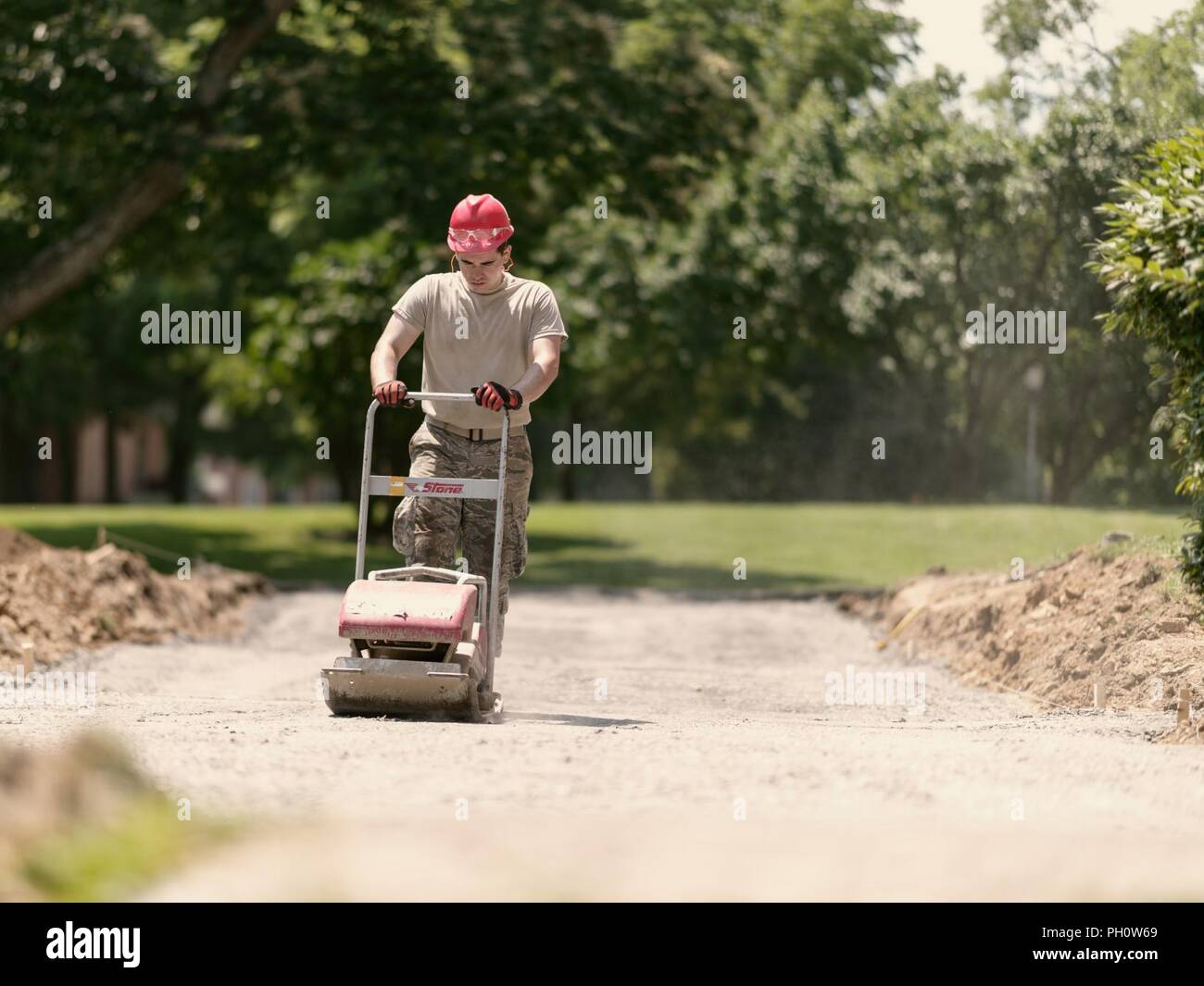 Military aid to the civil power hi-res stock photography and images - Alamy