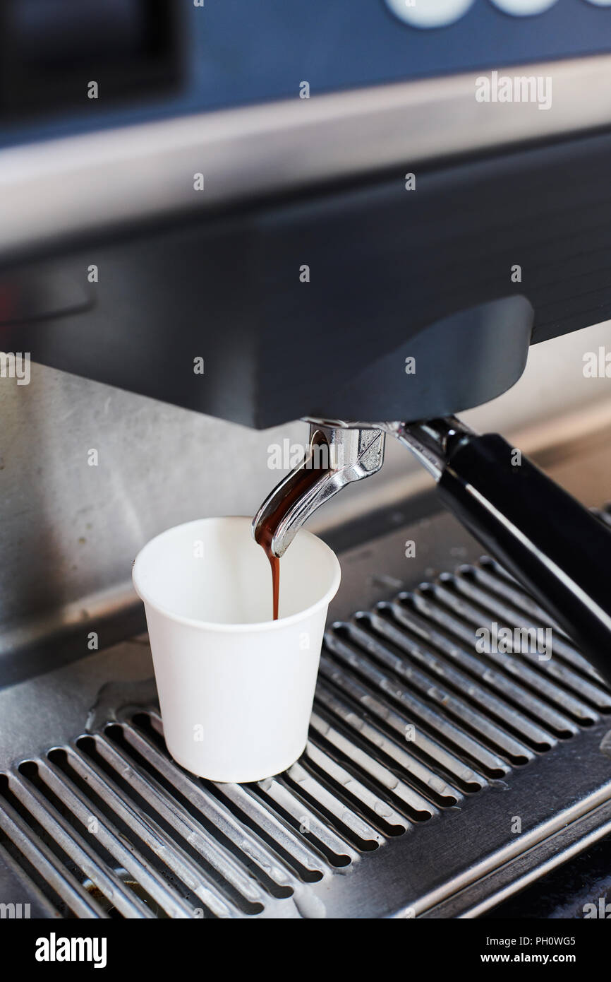 Large coffee machine in the street coffee shop Stock Photo - Alamy