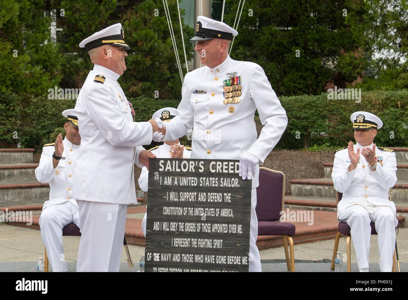 Army mess station hi-res stock photography and images - Alamy