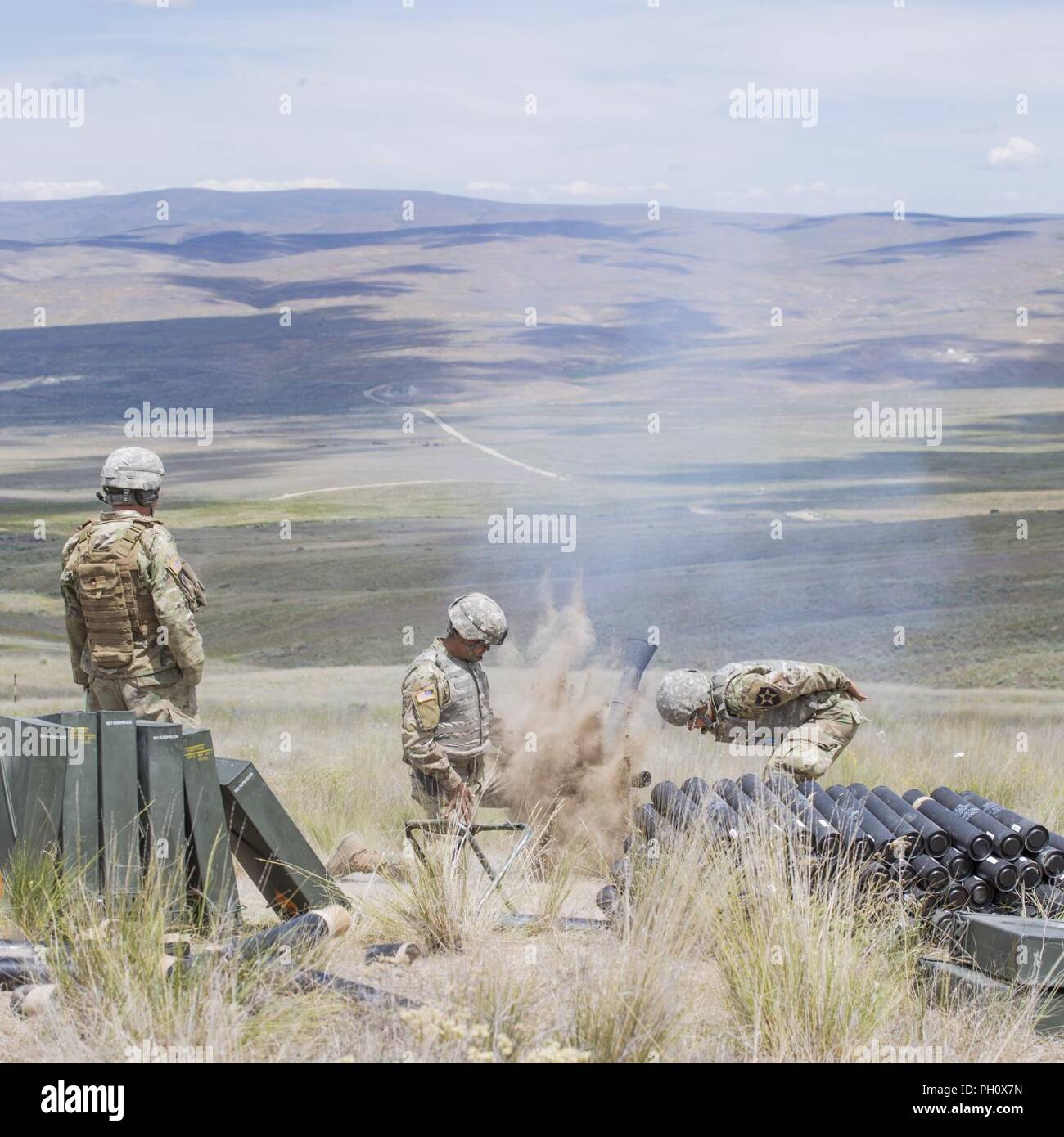 Soldiers with Headquarters and Headquarters Company, 1st Battalion ...