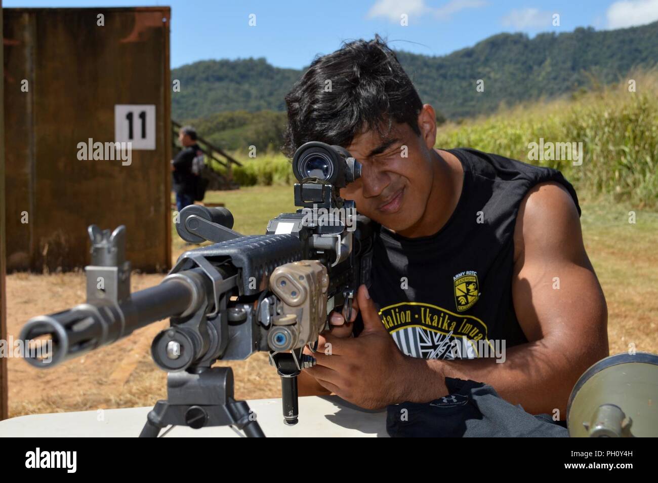 A football player with the University of Hawaii at Manoa Rainbow ...