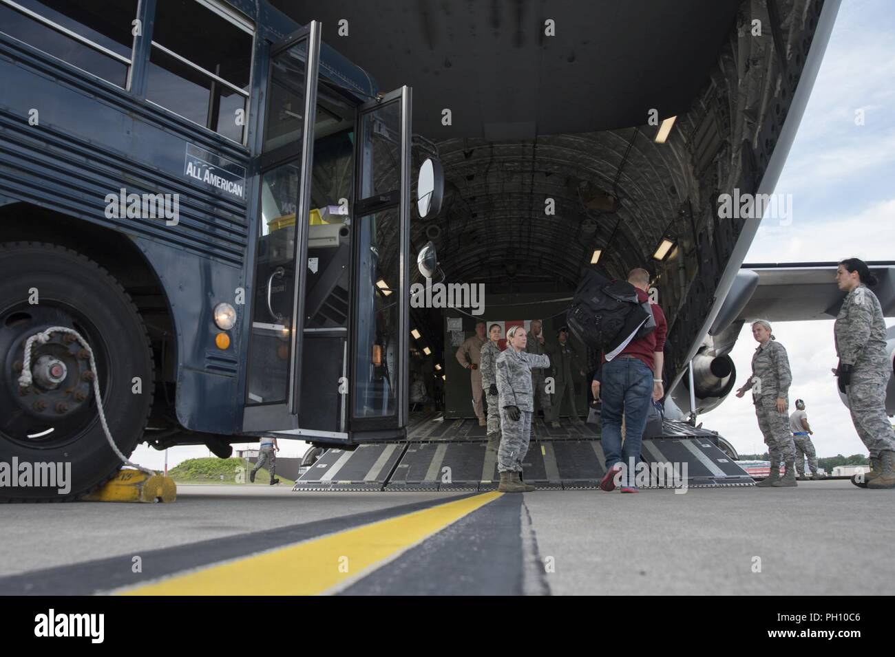 Airmen from the 179th Airlift Wing, Mansfield, Ohio, assist in outbound ...