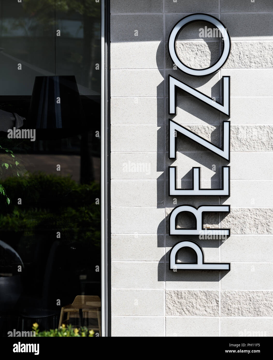 Prezzo restaurant hi-res stock photography and images - Alamy