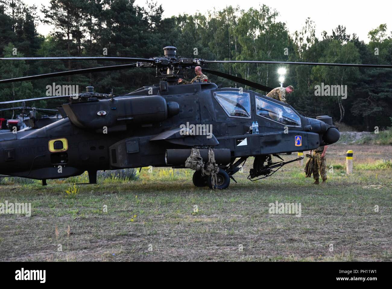 Apache helicopters take off hi-res stock photography and images - Alamy
