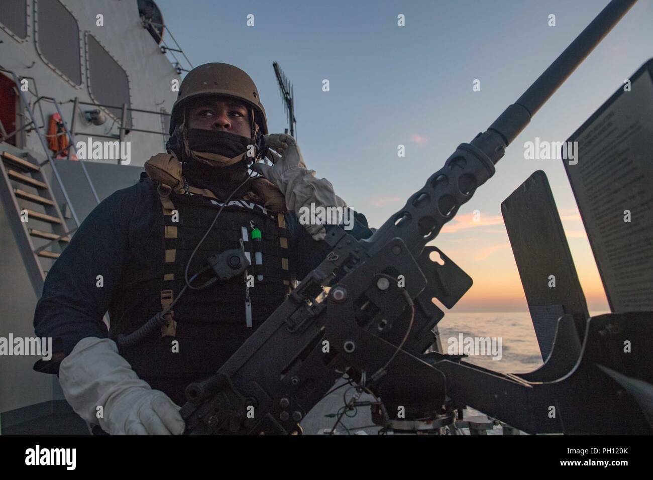 Soldier manning machine gun hi-res stock photography and images - Alamy