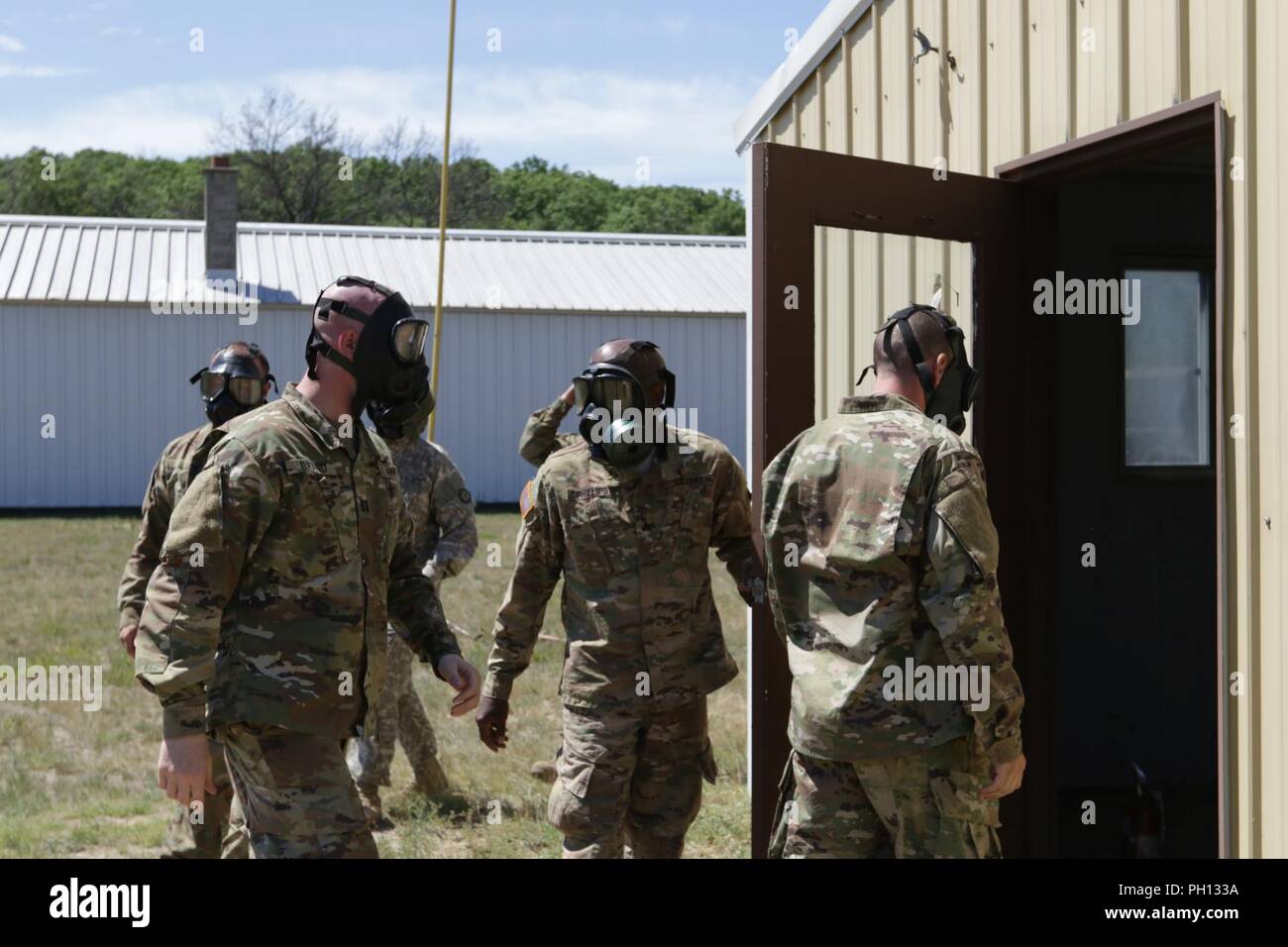 Soldiers with 1st Battalion, 137th Aviation Regiment enter the CS gas ...