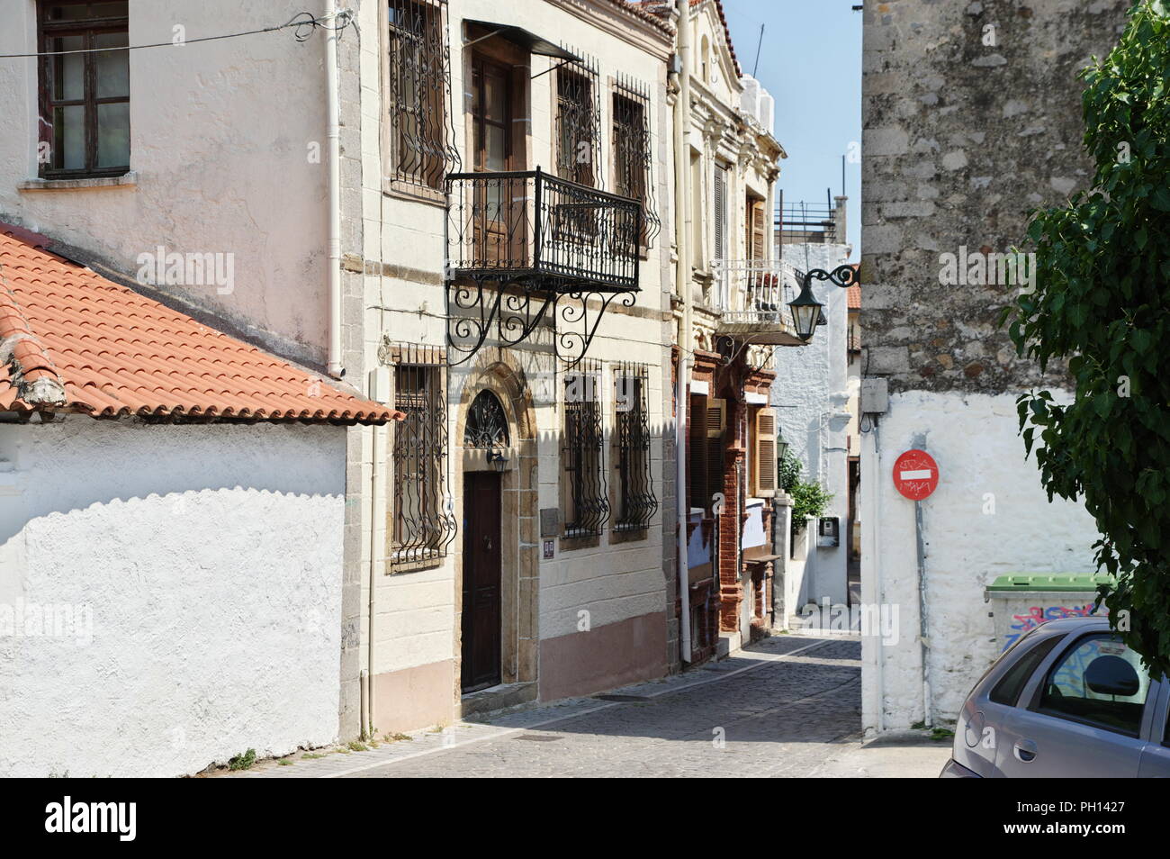 Xanthi, Thrace, northeastern Greece – Juni 22, 2018: Mitropoleos Square ...