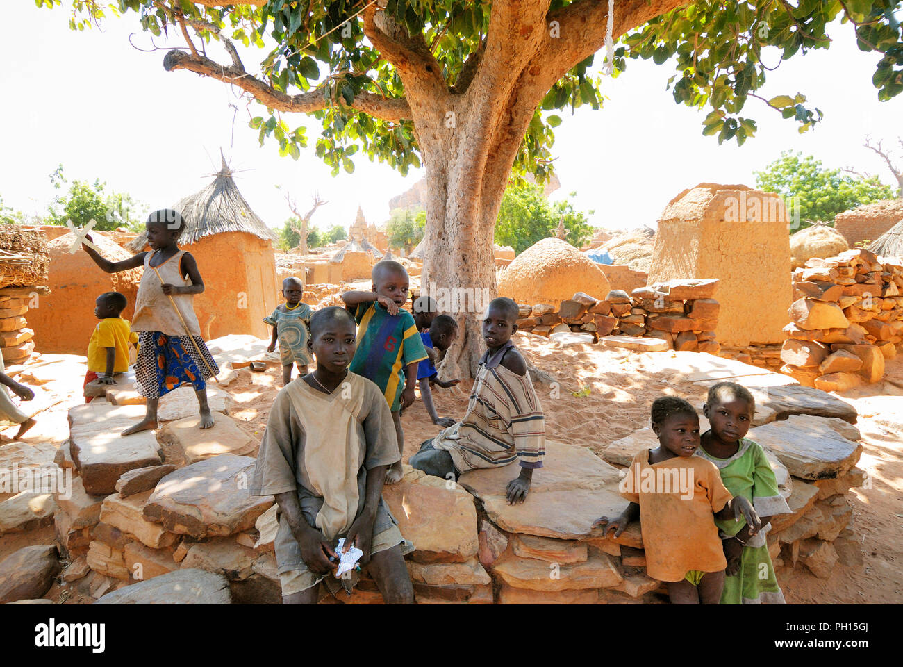 Dogon boy dogon country mali hi-res stock photography and images - Alamy