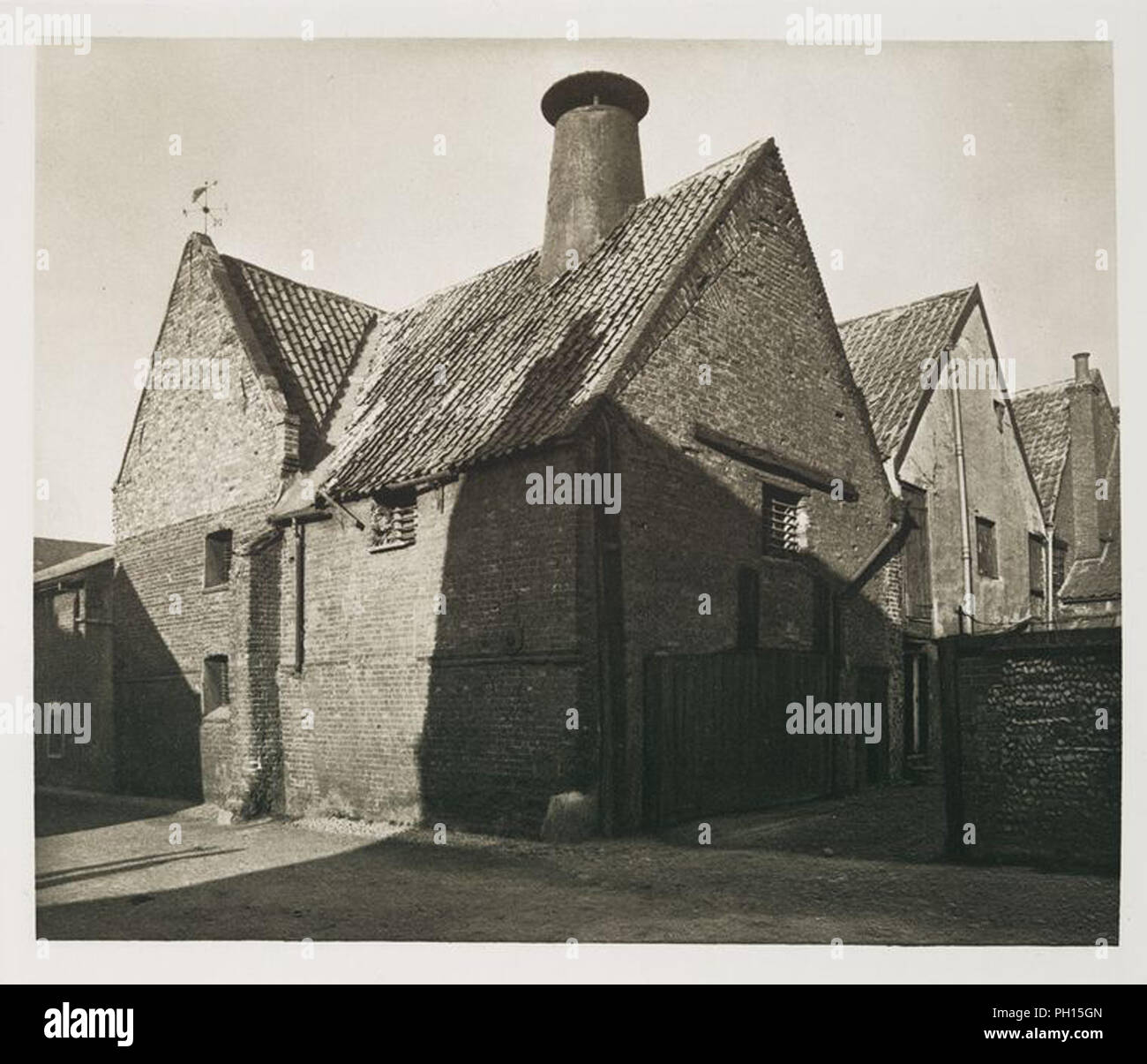a spooky looking building Stock Photo - Alamy