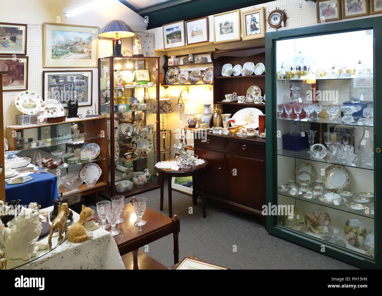 Classic interior english antiques hi-res stock photography and images ...