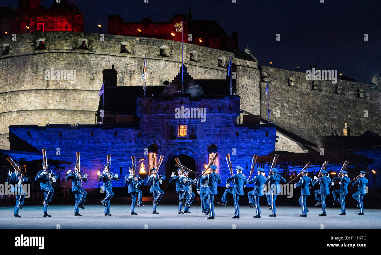 Guard edinburgh castle hi-res stock photography and images - Alamy