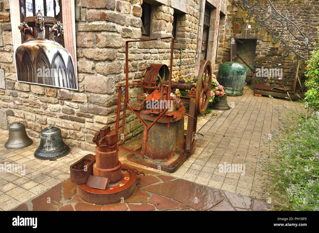 Bell casting hi-res stock photography and images - Alamy