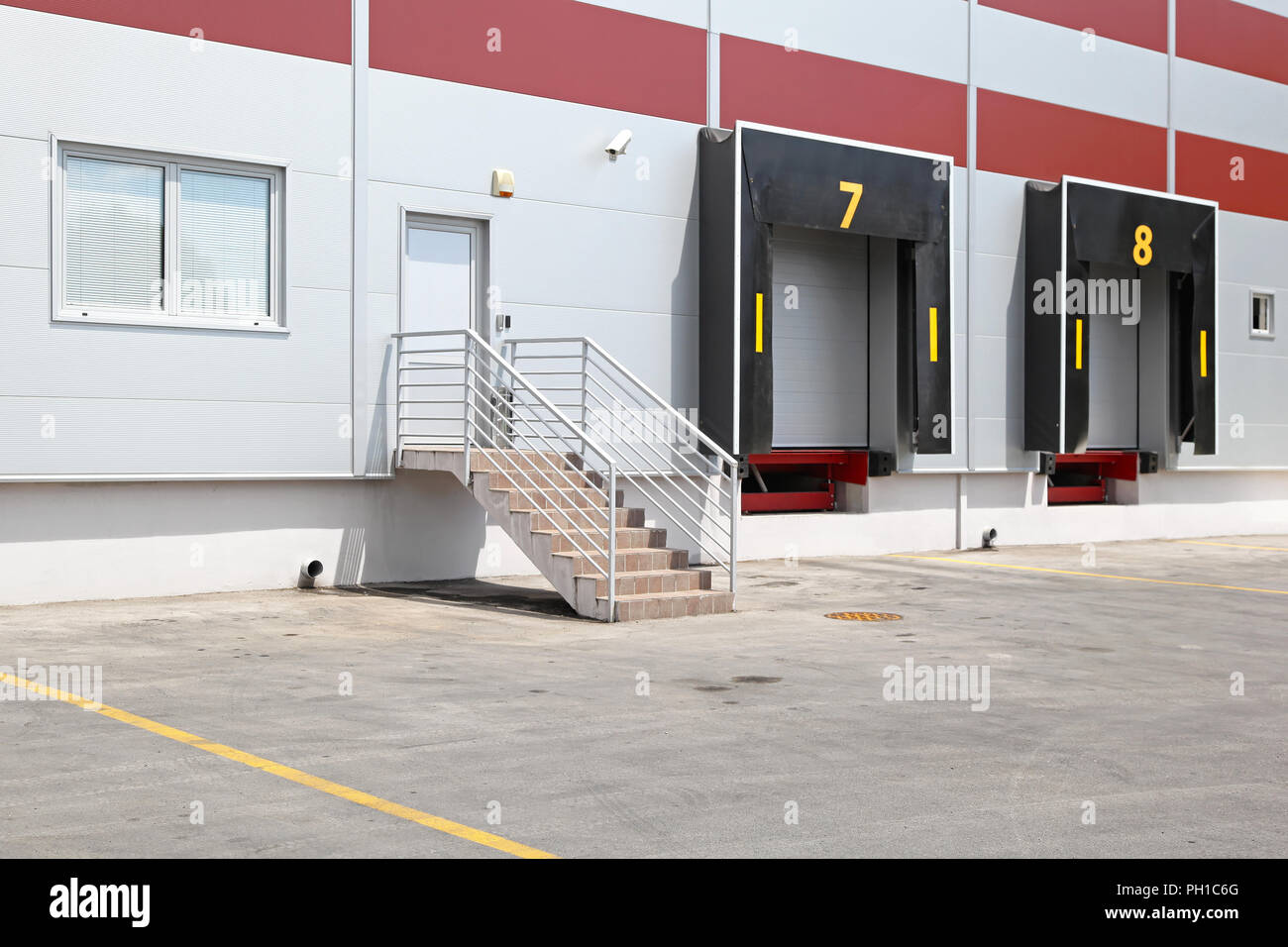 Loading cargo bay doors at distribution warehouse Stock Photo - Alamy