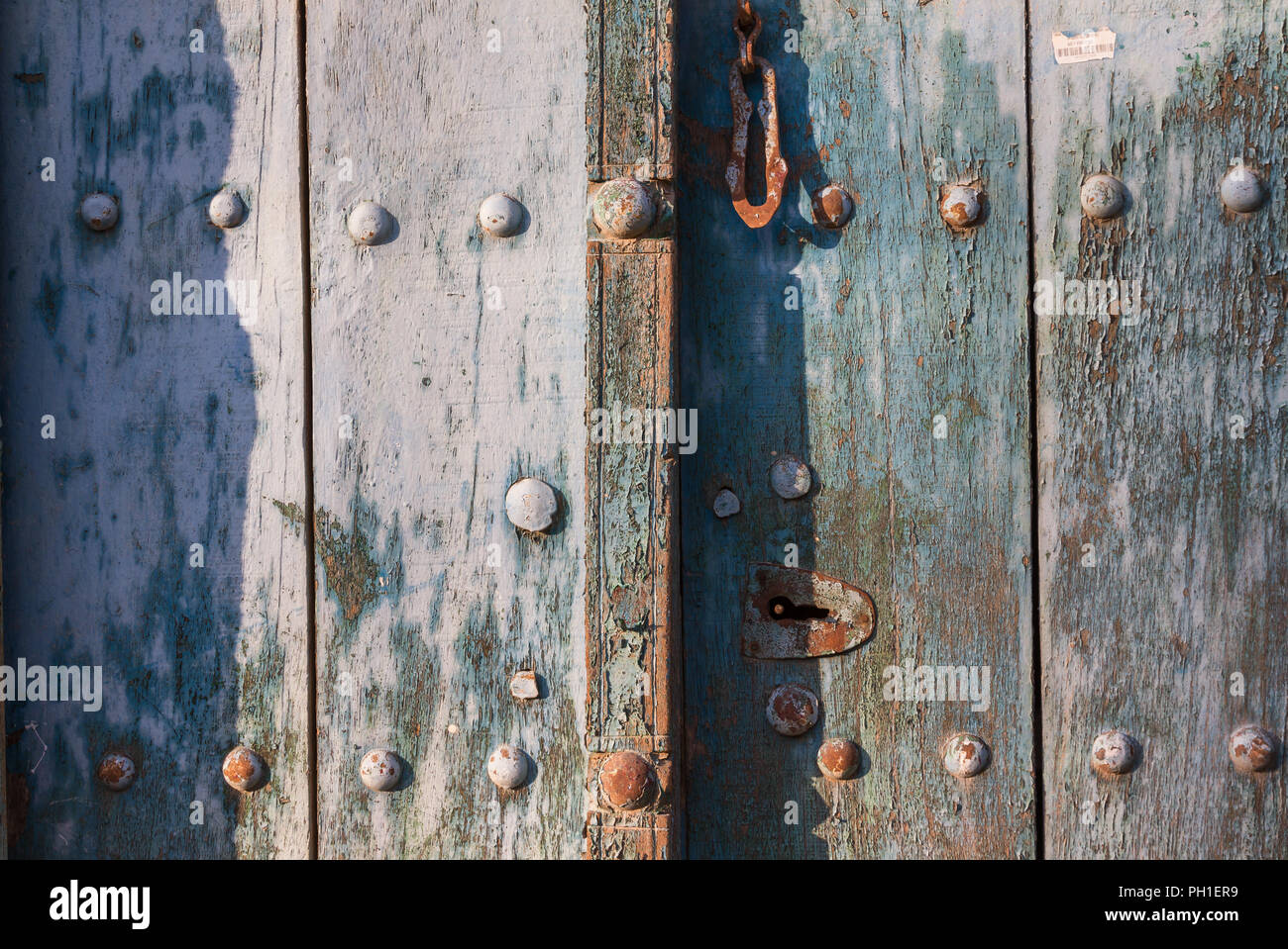 Weathered traditional arabian architecture hi-res stock photography and ...