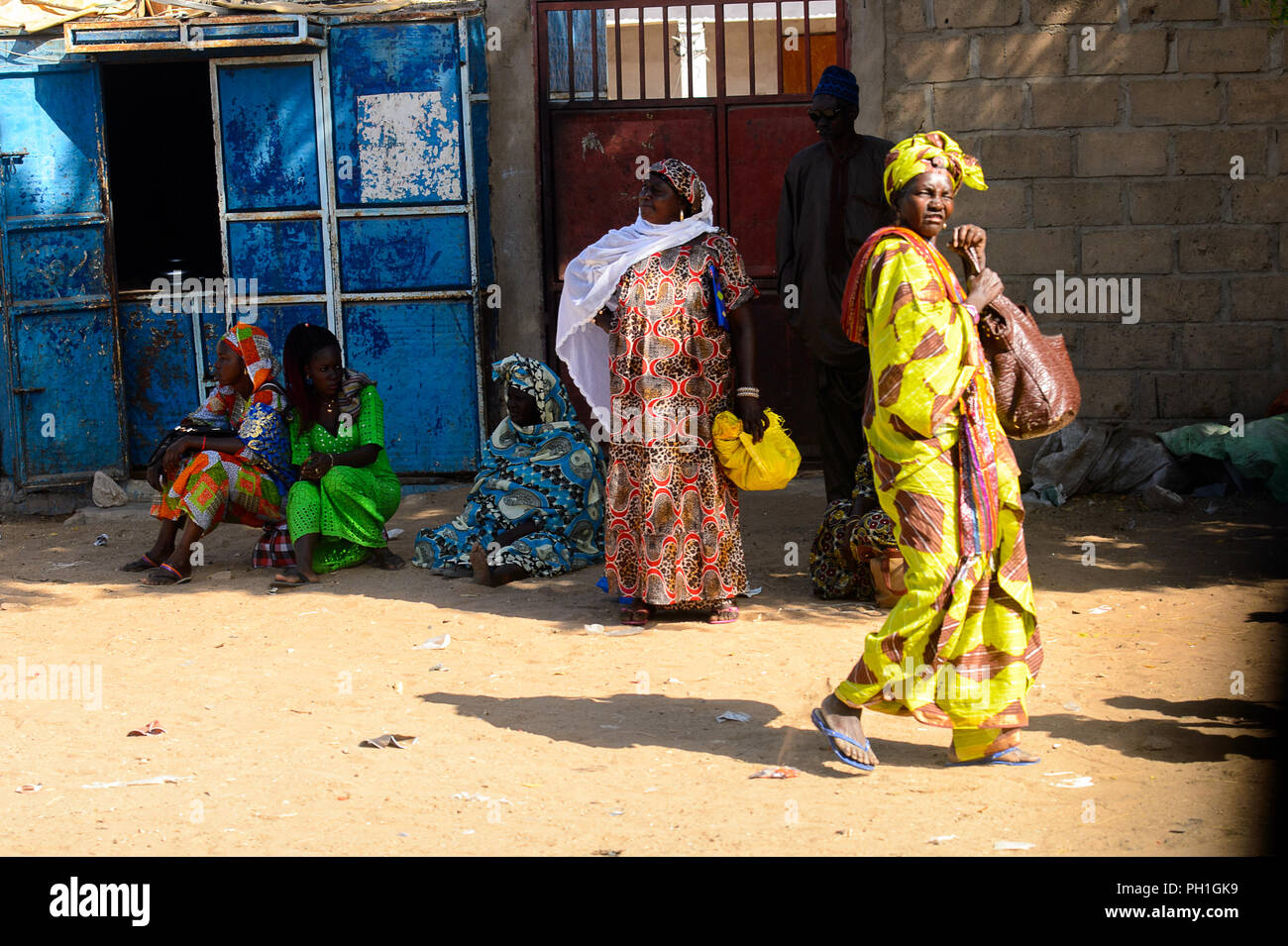 Senegal women hi-res stock photography and images - Alamy