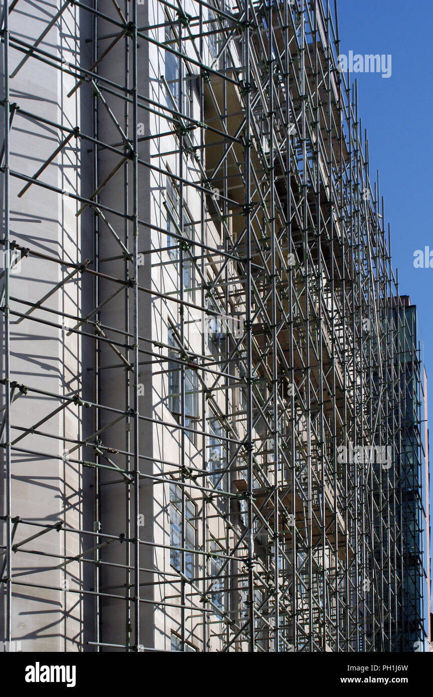 Tightly packed scaffolding hi-res stock photography and images - Alamy