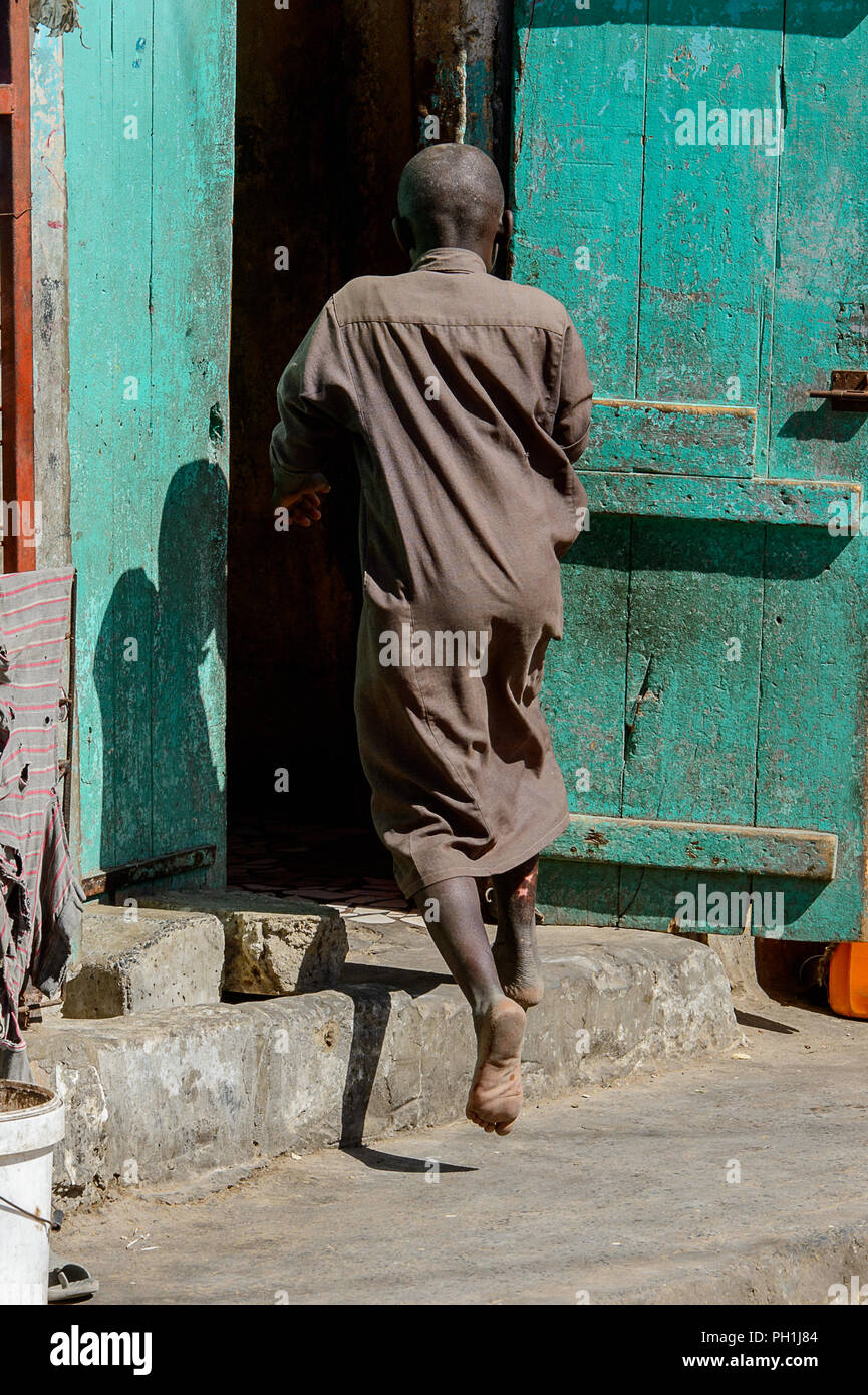 Crowd local market in senegal hi-res stock photography and images - Alamy