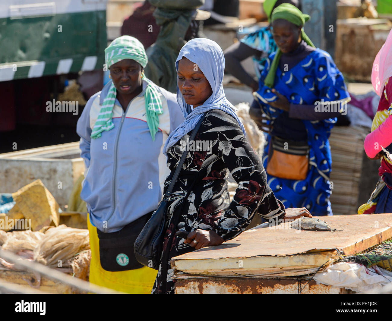 Senegalese women market hi-res stock photography and images - Alamy
