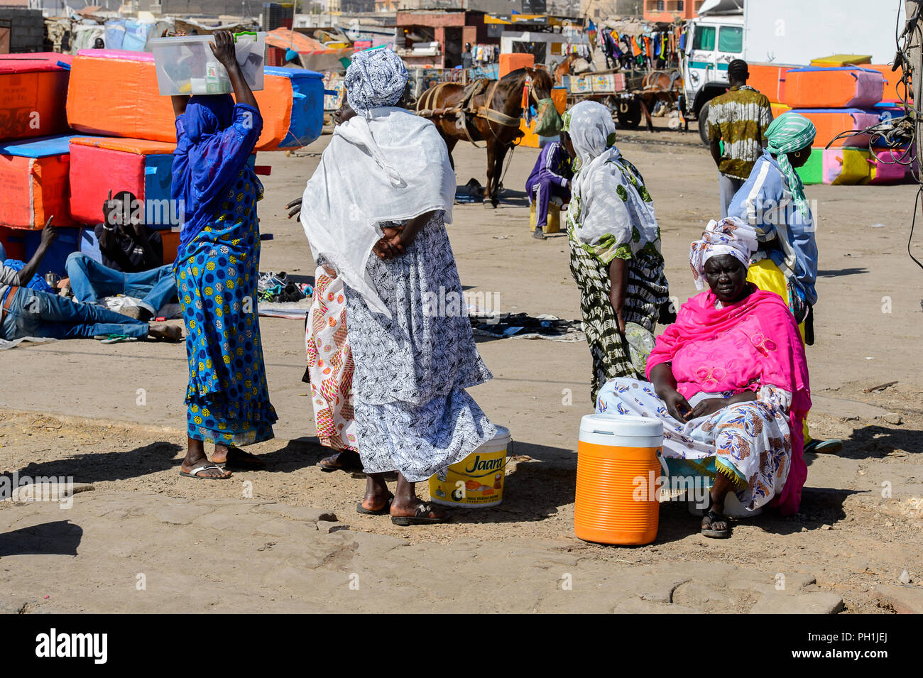 Senegalese women market hi-res stock photography and images - Alamy