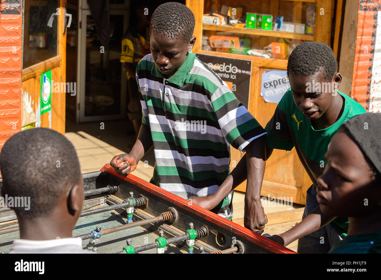 Black african boys senegal hi-res stock photography and images - Alamy