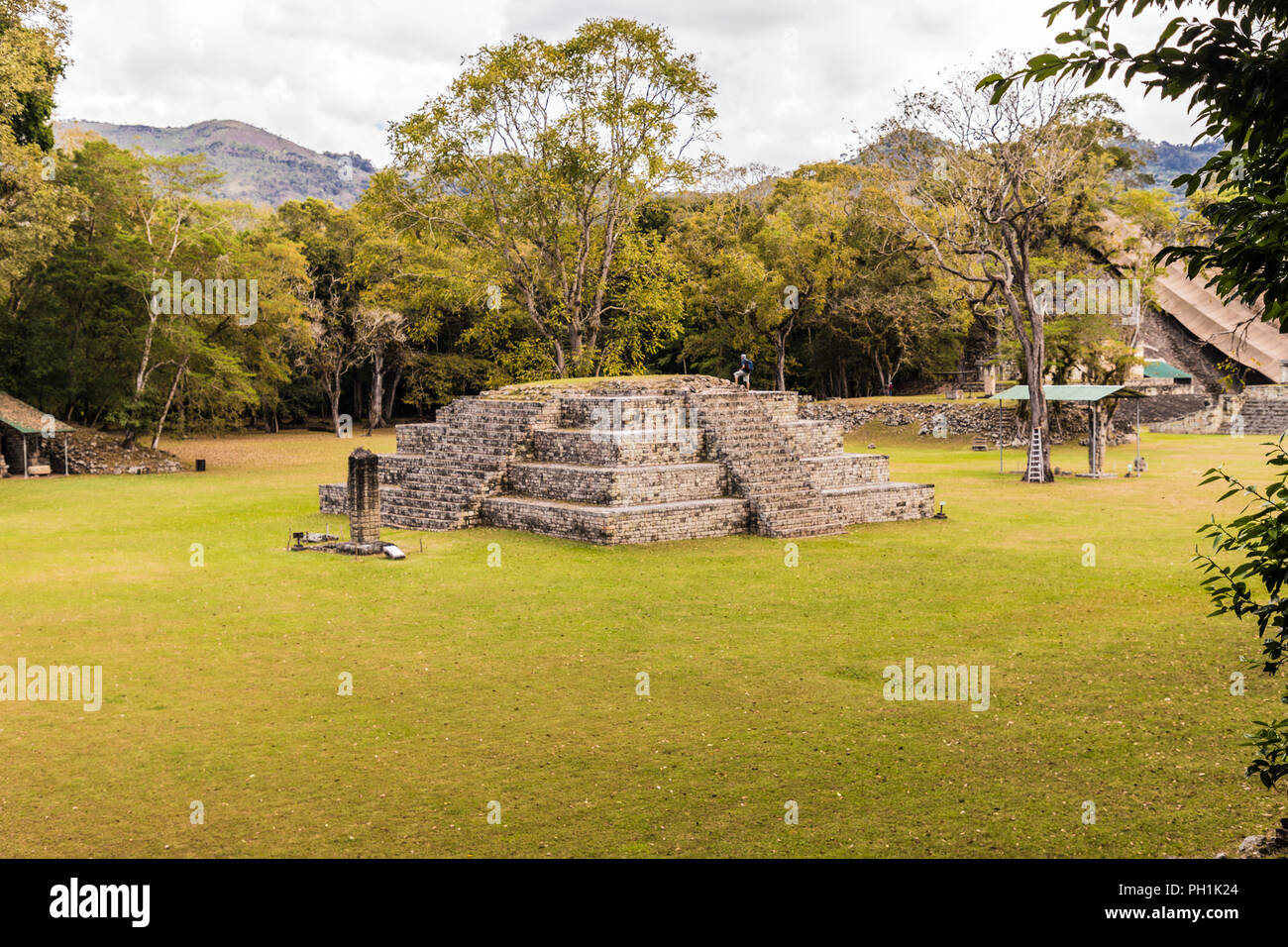 Honduras copan statue hi-res stock photography and images - Alamy