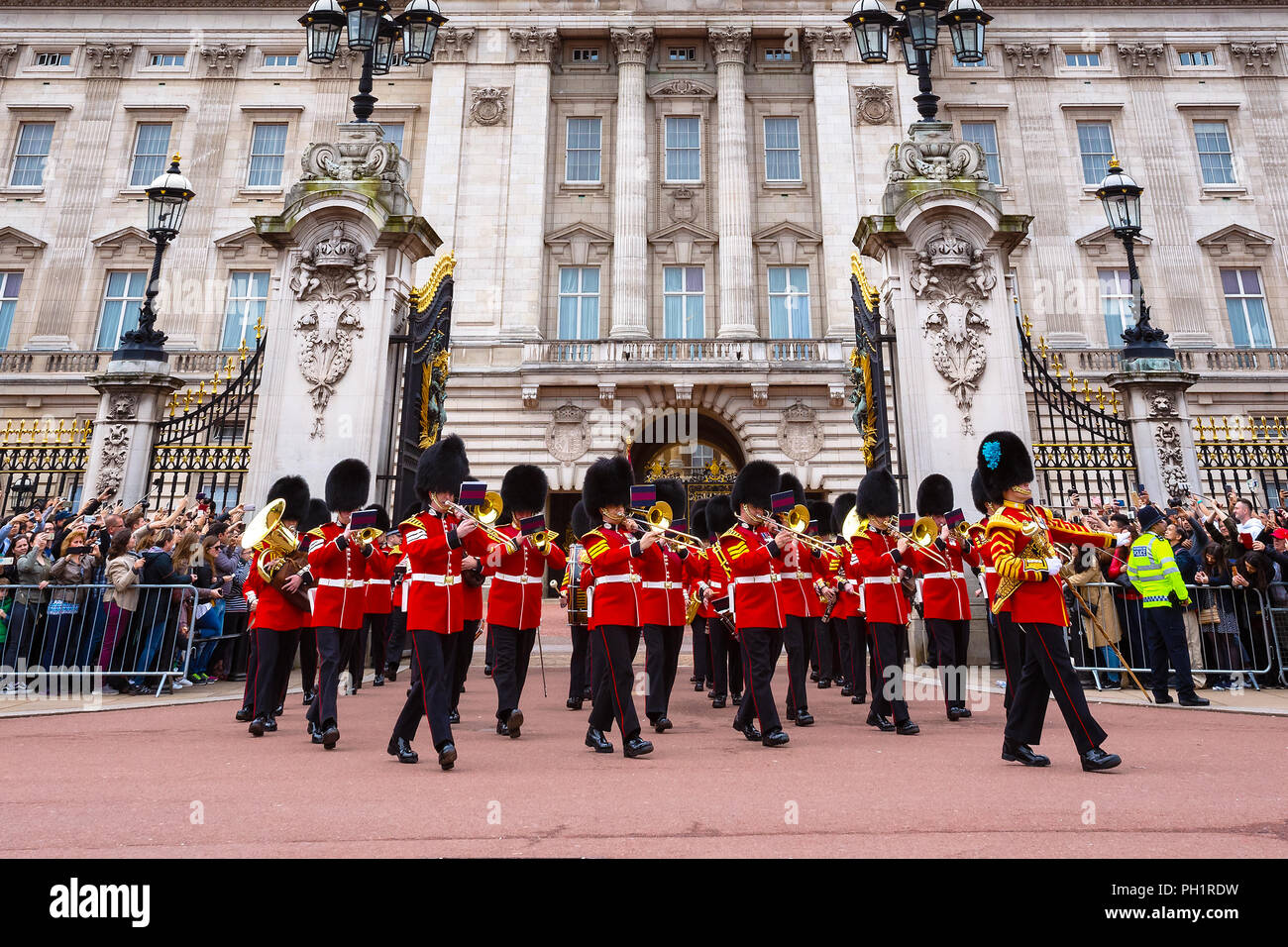 LONDON, UK - MAY 13 2018: The changing of the guard at Buckingham ...
