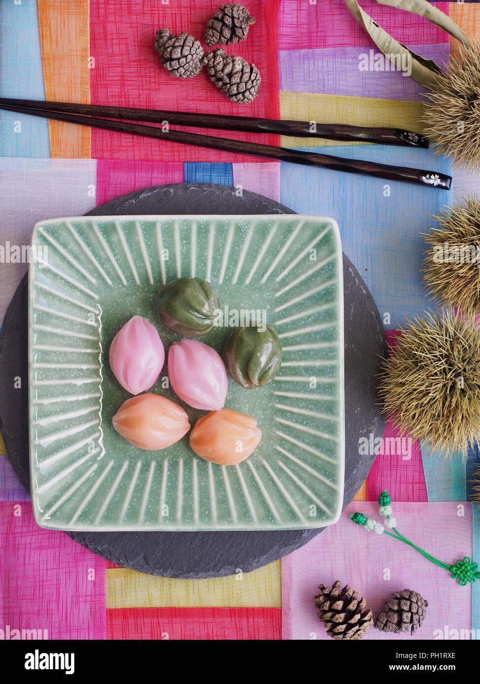 Honey filled rice cake hi-res stock photography and images - Alamy