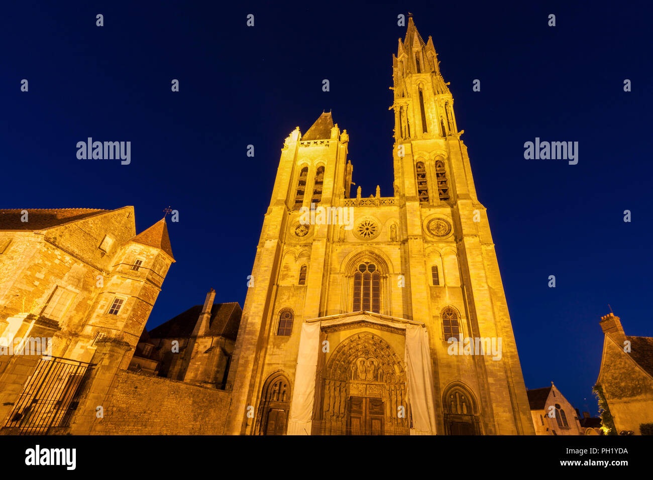 Senlis Notre Dame Cathedral. Senlis, Hauts-de-France, France Stock ...