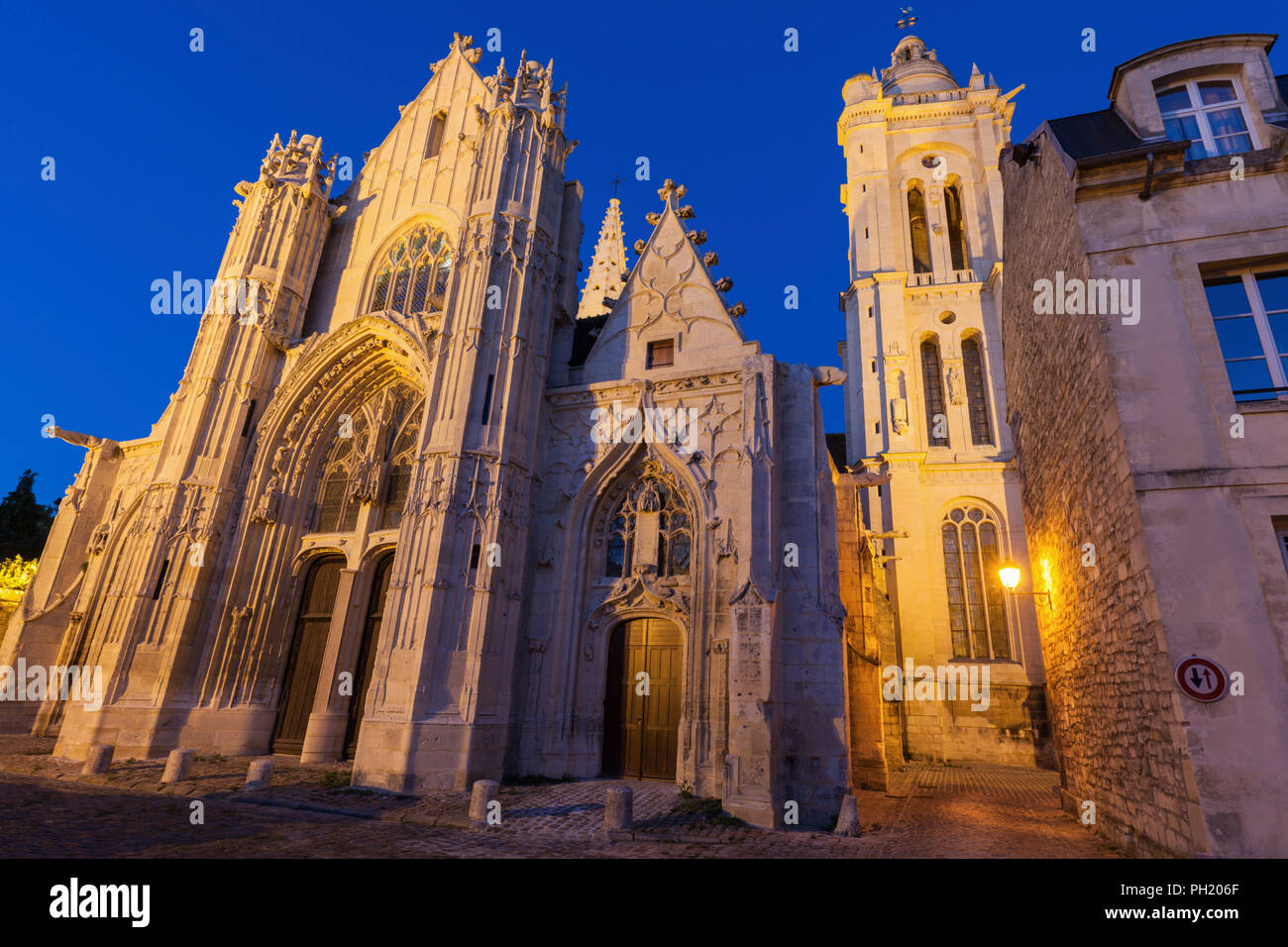 France senlis street town hi-res stock photography and images - Alamy