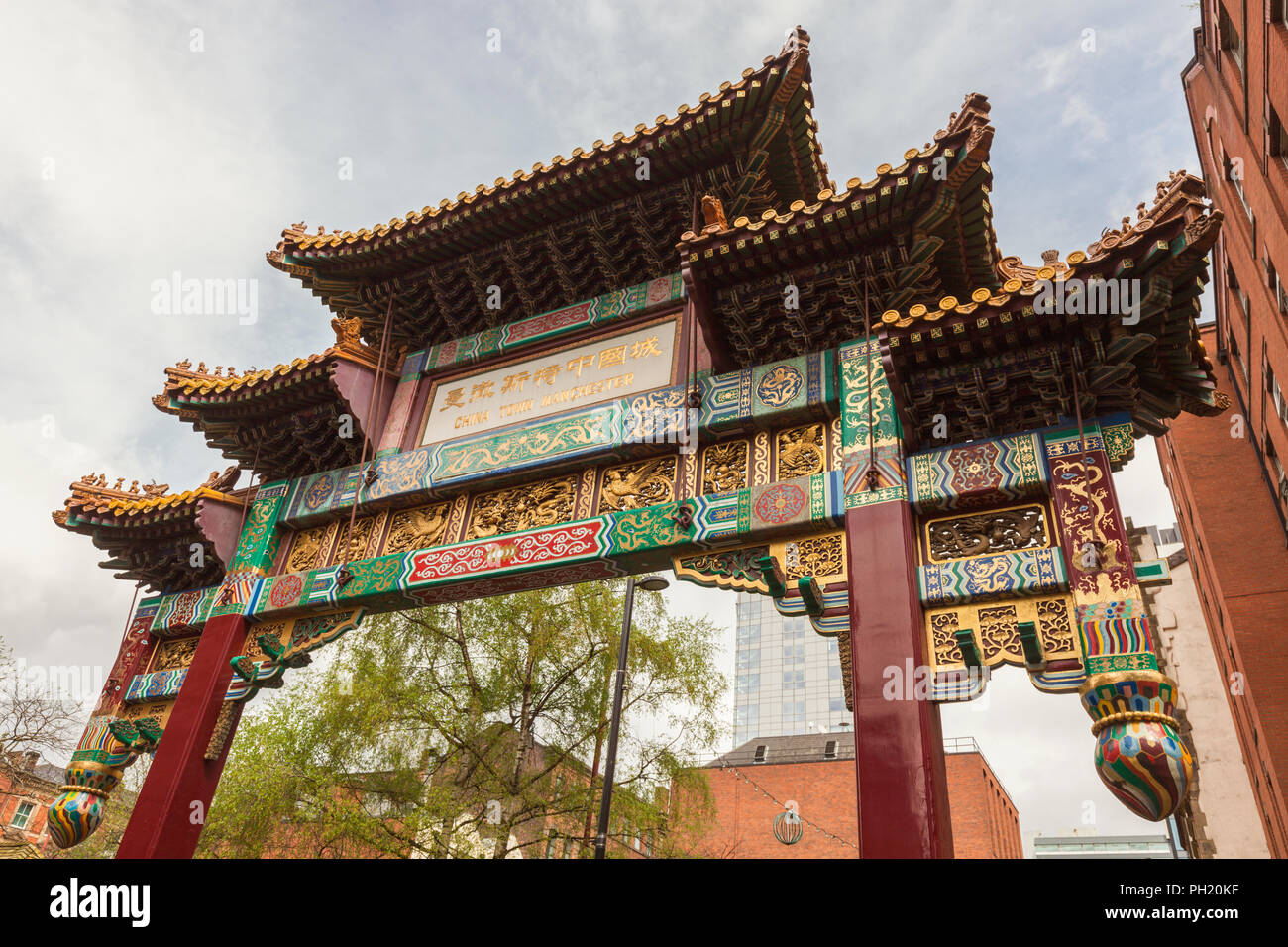 Chinatown gate manchester hi-res stock photography and images - Alamy