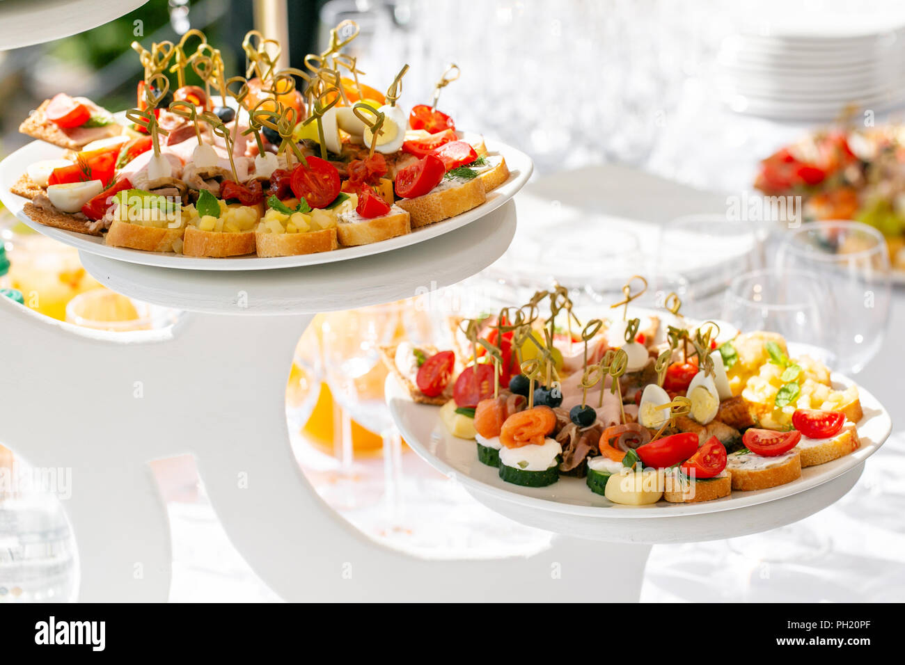 Glass champagne plate canapes hi-res stock photography and images - Alamy