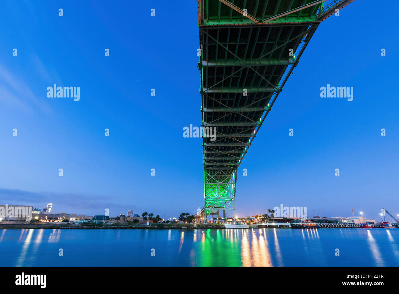 Corpus christi city skyline night hi-res stock photography and images ...