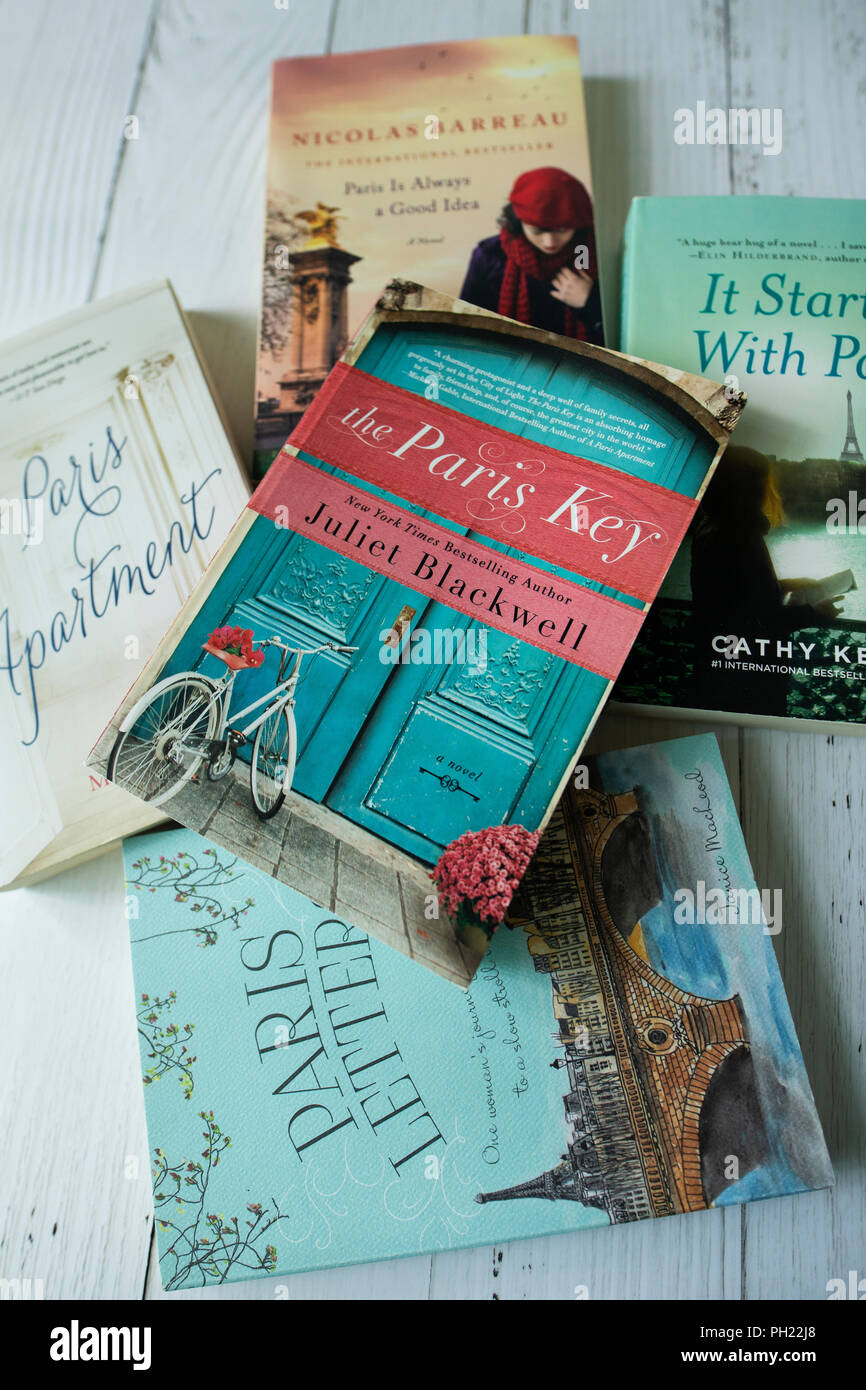 Contemporary womens novels hi-res stock photography and images - Alamy