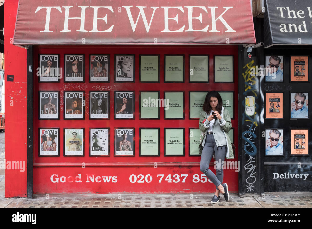 Newsagent window hi-res stock photography and images - Alamy