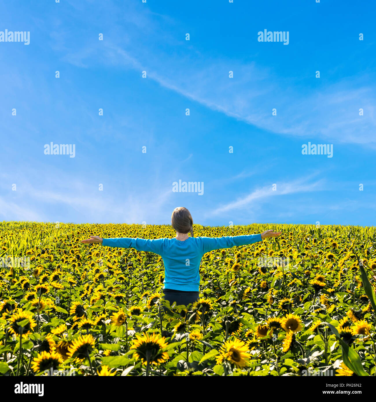 Young woman standing arms wide hi-res stock photography and images - Alamy