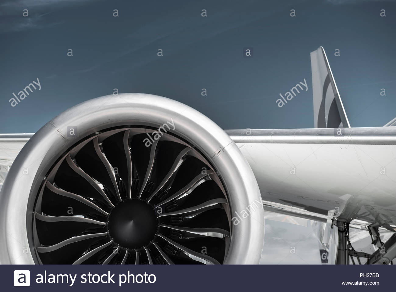 Boeing 787 Dreamliner Engine Stock Photos & Boeing 787 Dreamliner ...