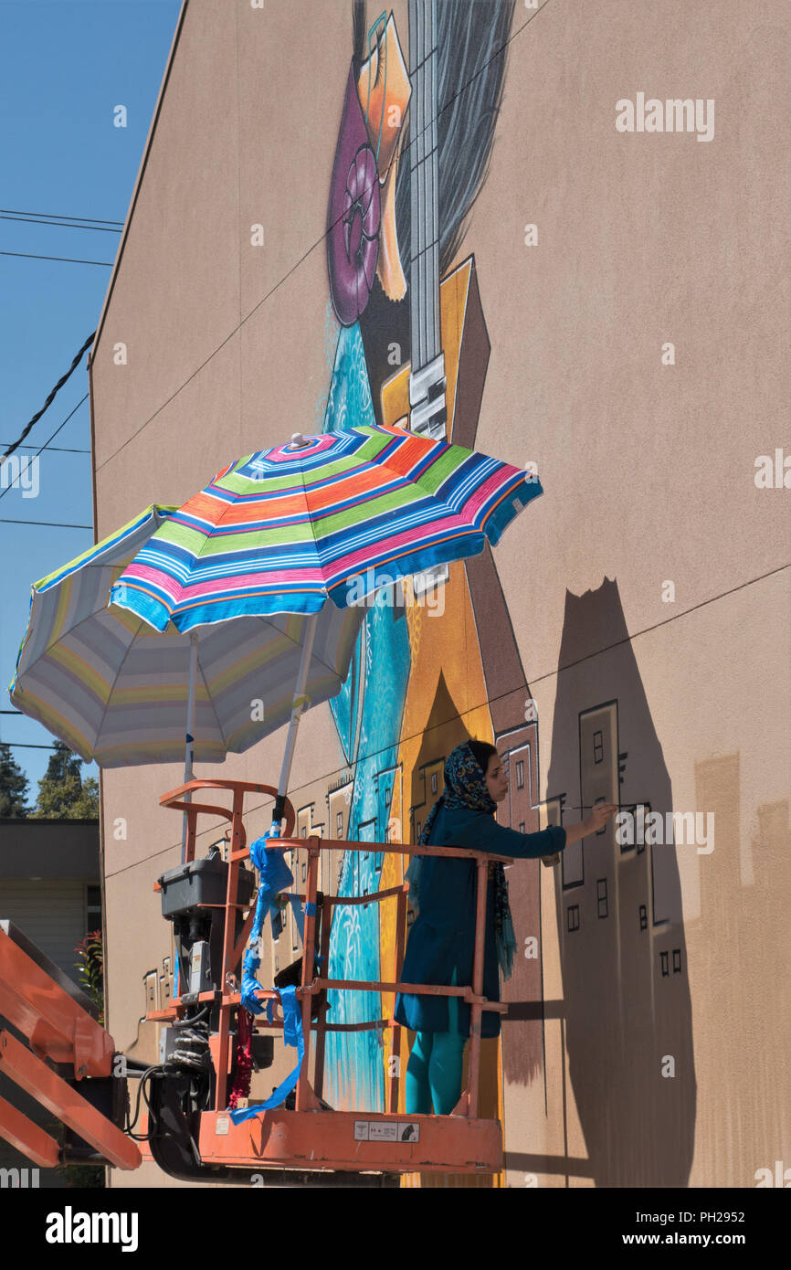 Eugene, Oregon, USA. 29th August, 2018. Afghan mural artist Shamsia ...
