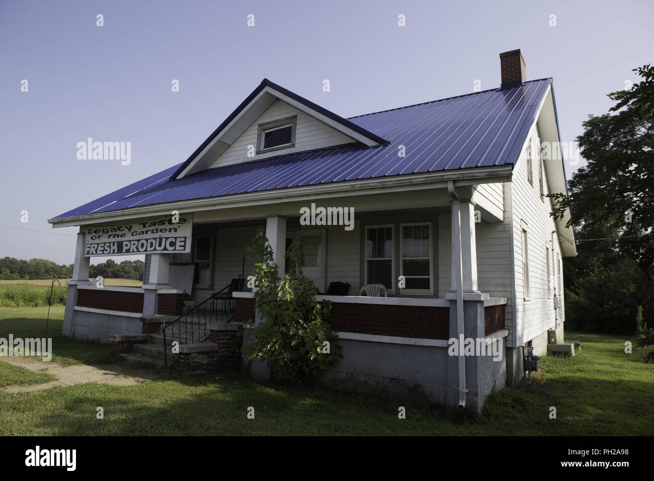 Lyles Station, Indiana, USA. 25th Aug, 2018. FORMER SCHOOL HOUSE AND ...