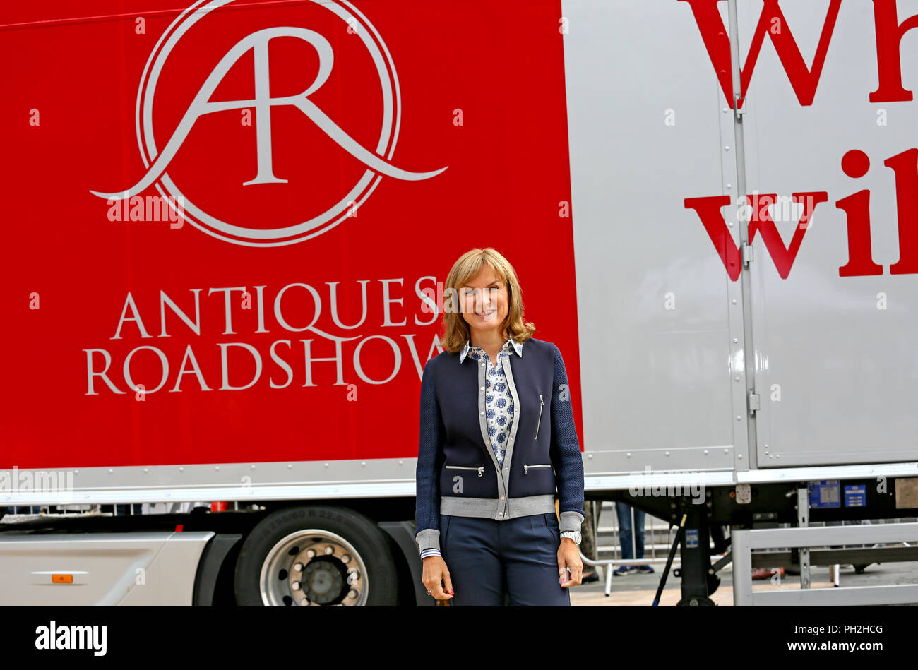 Antiques roadshow fiona bruce hi-res stock photography and images - Alamy